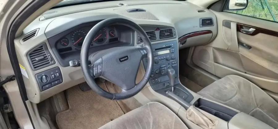 Pelēks Volvo S60 2001 Valmiera, ar dzinēja tilpumu 2.40 L un nobraukumu 490 tūkst. km par 700 €, foto 11 vietnē AUTOMOTO.COM.LV