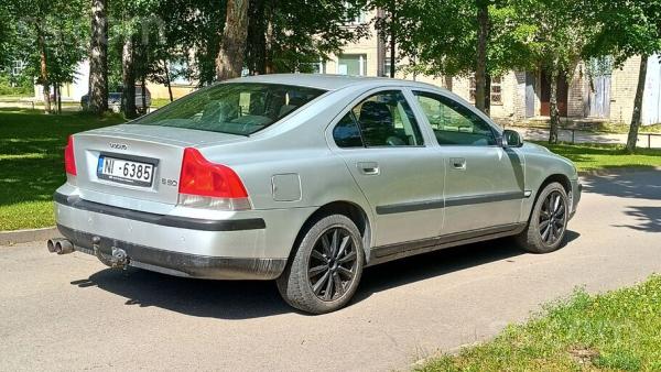 Pelēks Volvo S60 2001 Rēzekne, ar dzinēja tilpumu 2.40 L un nobraukumu 360 tūkst. km par 1250 €, foto 3 vietnē AUTOMOTO.COM.LV