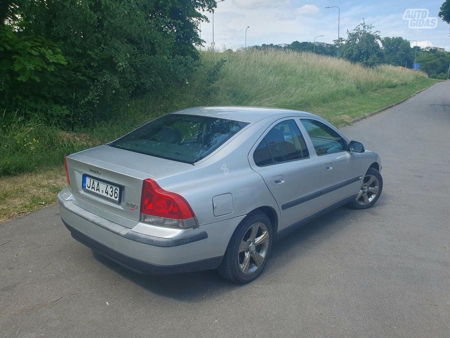 Pelēks Volvo S60 2001 Viļņa, ar dzinēja tilpumu 2.40 L un nobraukumu 392 tūkst. km par 1200 €, foto 5 vietnē AUTOMOTO.COM.LV