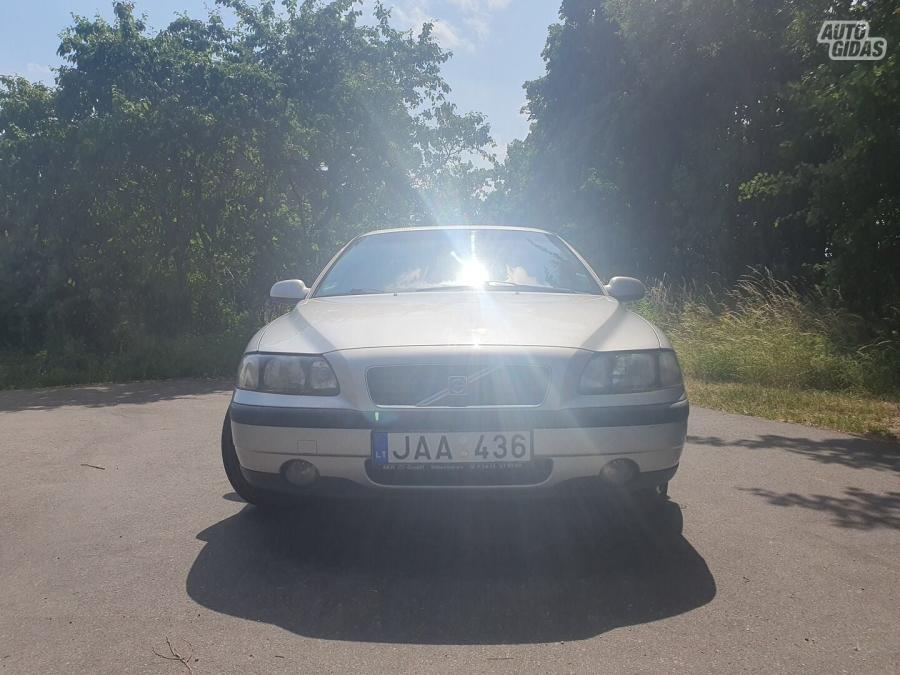 Pelēks Volvo S60 2001 Viļņa, ar dzinēja tilpumu 2.40 L un nobraukumu 392 tūkst. km par 1200 €, foto 7 vietnē AUTOMOTO.COM.LV