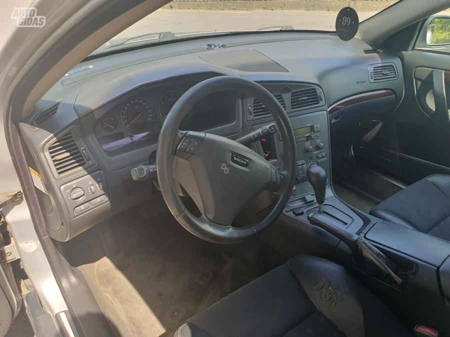 Pelēks Volvo S60 2001 Viļņa, ar dzinēja tilpumu 2.40 L un nobraukumu 392 tūkst. km par 1200 €, foto 8 vietnē AUTOMOTO.COM.LV