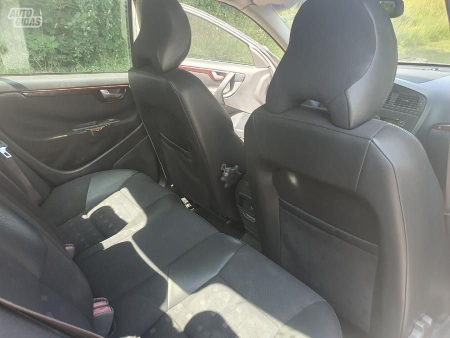 Pelēks Volvo S60 2001 Viļņa, ar dzinēja tilpumu 2.40 L un nobraukumu 392 tūkst. km par 1200 €, foto 10 vietnē AUTOMOTO.COM.LV
