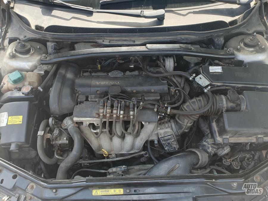 Pelēks Volvo S60 2001 Viļņa, ar dzinēja tilpumu 2.40 L un nobraukumu 392 tūkst. km par 1200 €, foto 13 vietnē AUTOMOTO.COM.LV