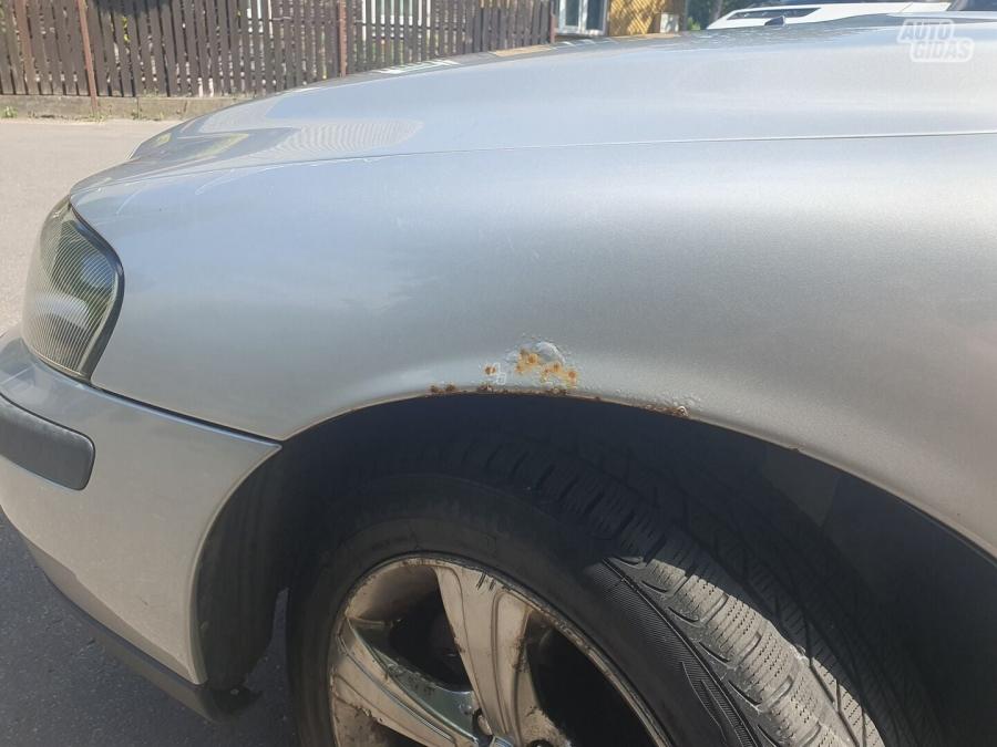Pelēks Volvo S60 2001 Viļņa, ar dzinēja tilpumu 2.40 L un nobraukumu 392 tūkst. km par 1200 €, foto 15 vietnē AUTOMOTO.COM.LV