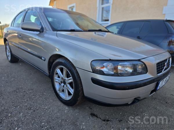 Grey Volvo S60 2001 in Daugavpils, with an engine capacity of 2.40 L and mileage of 0 thousand km for 1700 €, photo 1 on AUTOMOTO.COM.LV