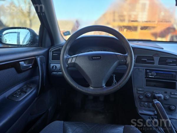 Grey Volvo S60 2001 in Daugavpils, with an engine capacity of 2.40 L and mileage of 0 thousand km for 1700 €, photo 5 on AUTOMOTO.COM.LV