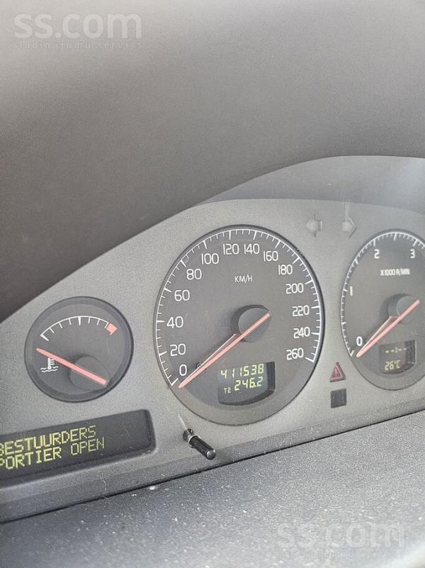 Pelēks Volvo S60 2001 Rīga, ar dzinēja tilpumu 2.40 L un nobraukumu 411 tūkst. km par 550 €, foto 1 vietnē AUTOMOTO.COM.LV