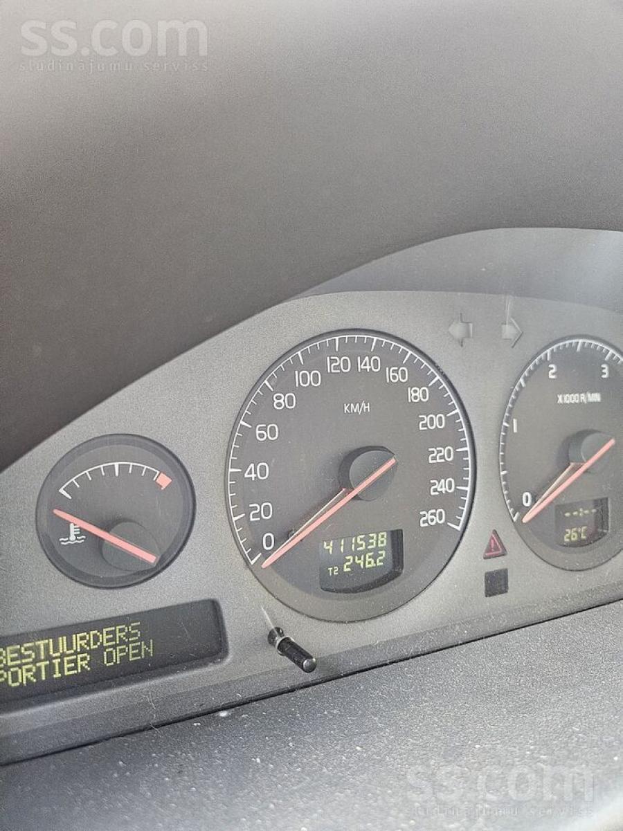 Pelēks Volvo S60 2001 Rīga, ar dzinēja tilpumu 2.40 L un nobraukumu 411 tūkst. km par 550 €, foto 1 vietnē AUTOMOTO.COM.LV