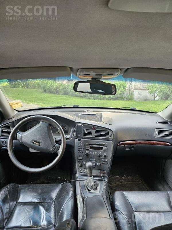 Pelēks Volvo S60 2001 Rīga, ar dzinēja tilpumu 2.40 L un nobraukumu 411 tūkst. km par 550 €, foto 3 vietnē AUTOMOTO.COM.LV
