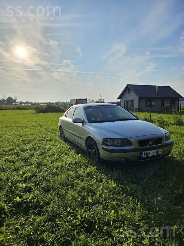 Pelēks Volvo S60 2001 Rīga, ar dzinēja tilpumu 2.40 L un nobraukumu 411 tūkst. km par 550 €, foto 4 vietnē AUTOMOTO.COM.LV