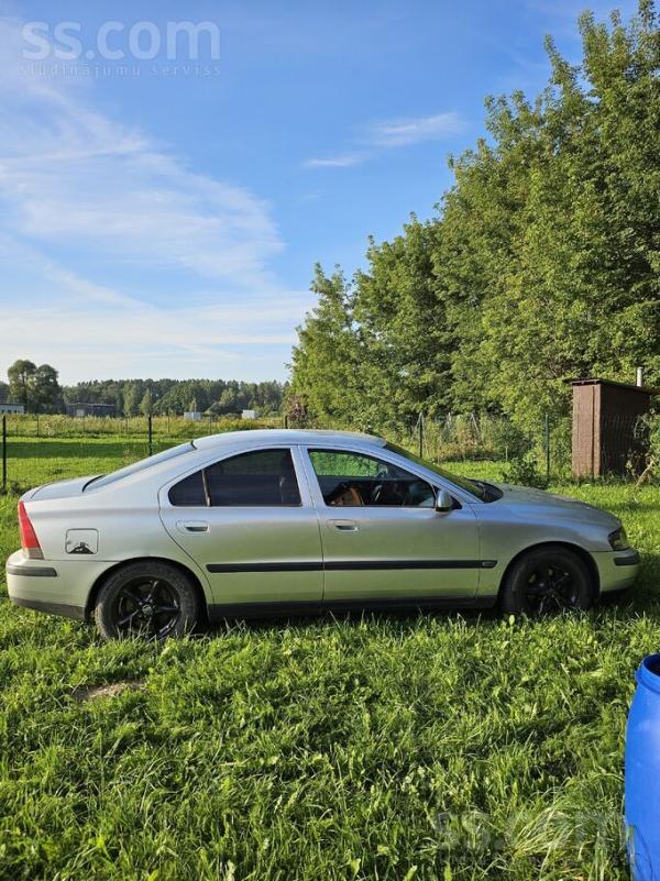 Pelēks Volvo S60 2001 Rīga, ar dzinēja tilpumu 2.40 L un nobraukumu 411 tūkst. km par 550 €, foto 5 vietnē AUTOMOTO.COM.LV