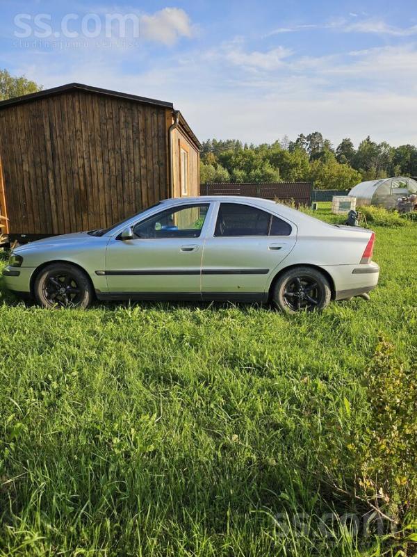 Pelēks Volvo S60 2001 Rīga, ar dzinēja tilpumu 2.40 L un nobraukumu 411 tūkst. km par 550 €, foto 7 vietnē AUTOMOTO.COM.LV