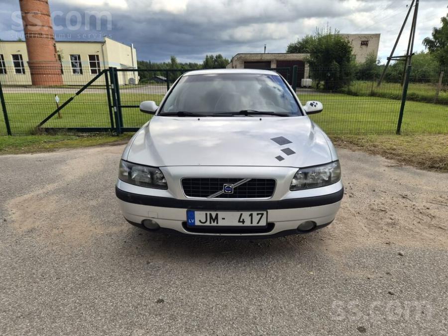 Grey Volvo S60 2001 in Riga, with an engine capacity of 2.40 L and mileage of 285 thousand km for 998 €, photo 3 on AUTOMOTO.COM.LV