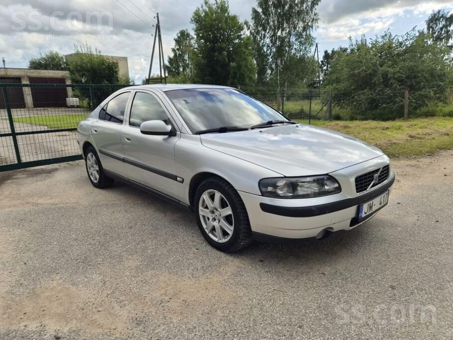 Grey Volvo S60 2001 in Riga, with an engine capacity of 2.40 L and mileage of 285 thousand km for 998 €, photo 4 on AUTOMOTO.COM.LV