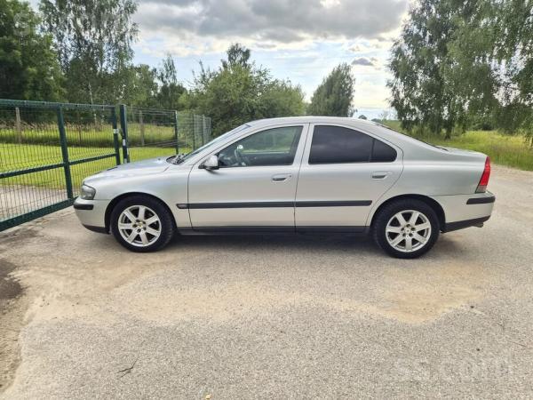 Pelēks Volvo S60 2001 Rīga, ar dzinēja tilpumu 2.40 L un nobraukumu 285 tūkst. km par 998 €, foto 4 vietnē AUTOMOTO.COM.LV