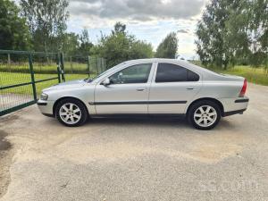 Grey Volvo S60 2001 in Riga, with an engine capacity of 2.40 L and mileage of 285 thousand km for 998 €, photo 5 on AUTOMOTO.COM.LV