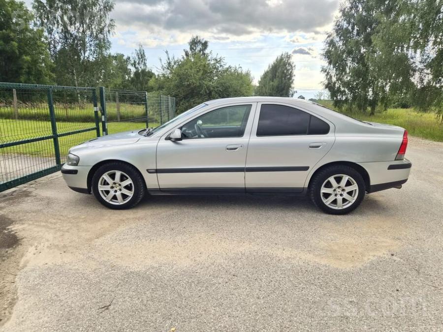 Grey Volvo S60 2001 in Riga, with an engine capacity of 2.40 L and mileage of 285 thousand km for 998 €, photo 5 on AUTOMOTO.COM.LV