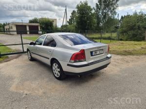 Grey Volvo S60 2001 in Riga, with an engine capacity of 2.40 L and mileage of 285 thousand km for 998 €, photo 6 on AUTOMOTO.COM.LV
