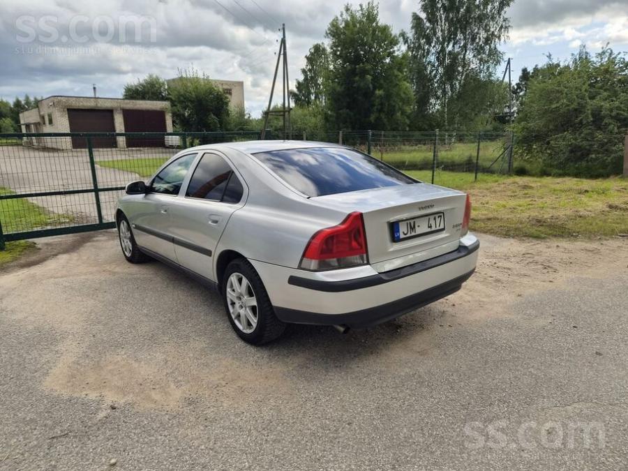 Grey Volvo S60 2001 in Riga, with an engine capacity of 2.40 L and mileage of 285 thousand km for 998 €, photo 6 on AUTOMOTO.COM.LV