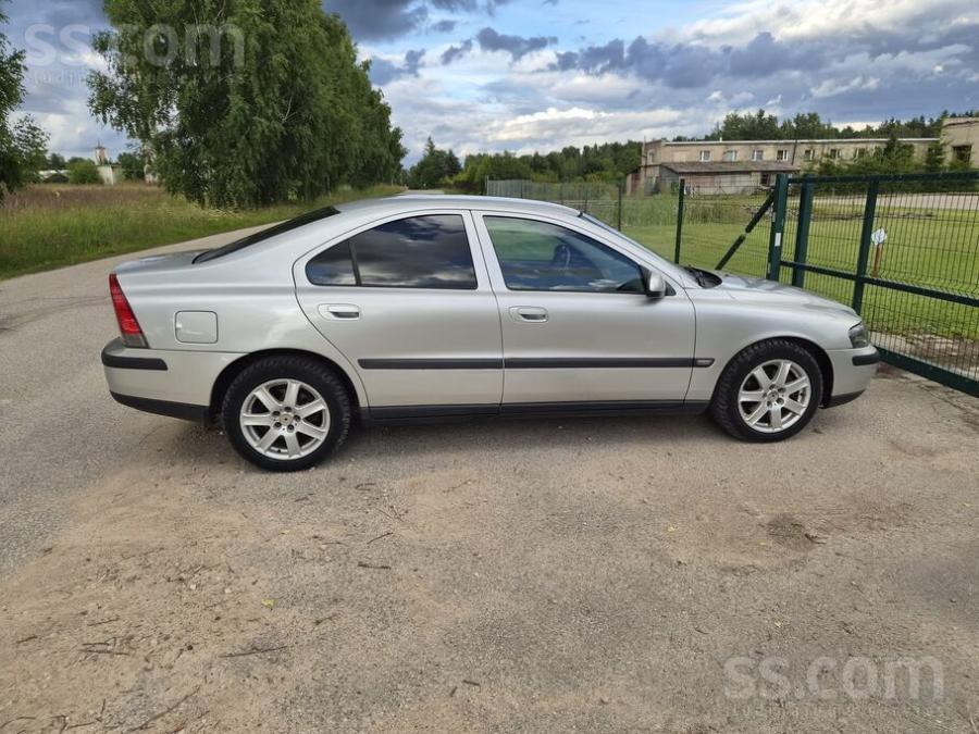 Grey Volvo S60 2001 in Riga, with an engine capacity of 2.40 L and mileage of 285 thousand km for 998 €, photo 9 on AUTOMOTO.COM.LV