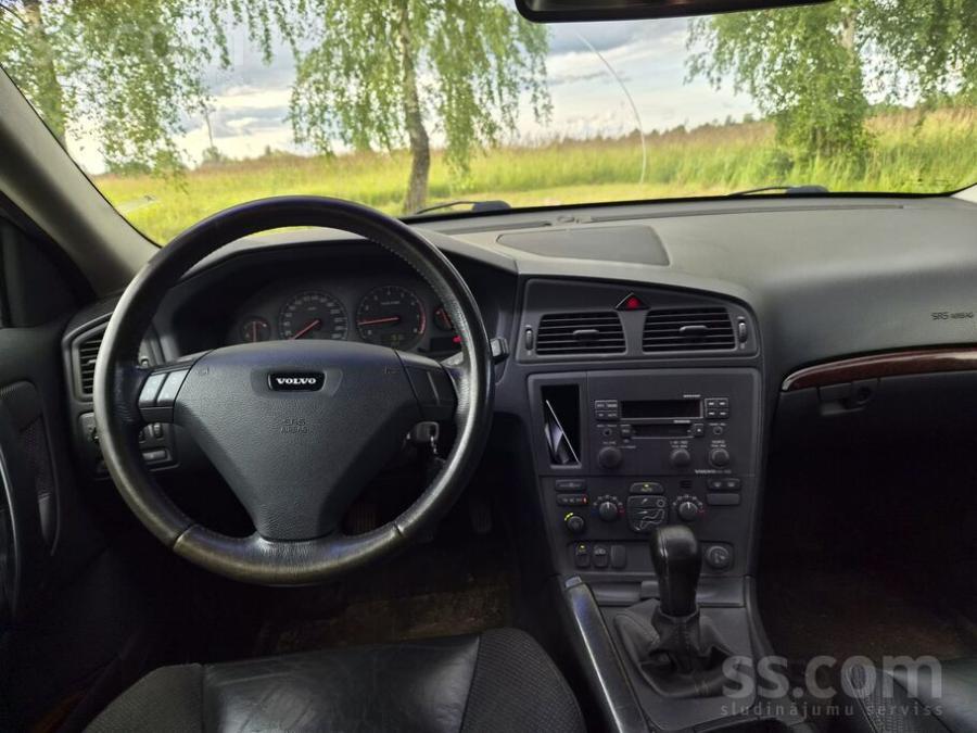 Grey Volvo S60 2001 in Riga, with an engine capacity of 2.40 L and mileage of 285 thousand km for 998 €, photo 11 on AUTOMOTO.COM.LV