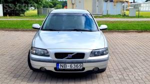 Grey Volvo S60 2001 in Cesis, with an engine capacity of 2.40 L and mileage of 412 thousand km for 1550 €, photo 3 on AUTOMOTO.COM.LV