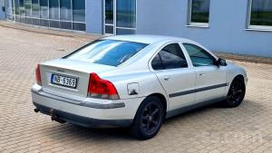 Grey Volvo S60 2001 in Cesis, with an engine capacity of 2.40 L and mileage of 412 thousand km for 1550 €, photo 6 on AUTOMOTO.COM.LV