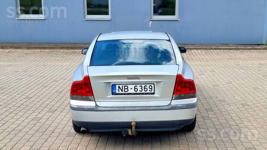 Grey Volvo S60 2001 in Cesis, with an engine capacity of 2.40 L and mileage of 412 thousand km for 1550 €, photo 7 on AUTOMOTO.COM.LV