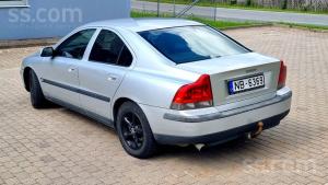 Grey Volvo S60 2001 in Cesis, with an engine capacity of 2.40 L and mileage of 412 thousand km for 1550 €, photo 8 on AUTOMOTO.COM.LV