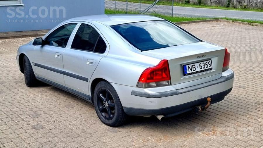 Grey Volvo S60 2001 in Cesis, with an engine capacity of 2.40 L and mileage of 412 thousand km for 1550 €, photo 8 on AUTOMOTO.COM.LV
