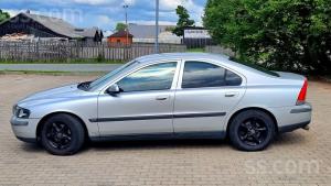 Grey Volvo S60 2001 in Cesis, with an engine capacity of 2.40 L and mileage of 412 thousand km for 1550 €, photo 9 on AUTOMOTO.COM.LV