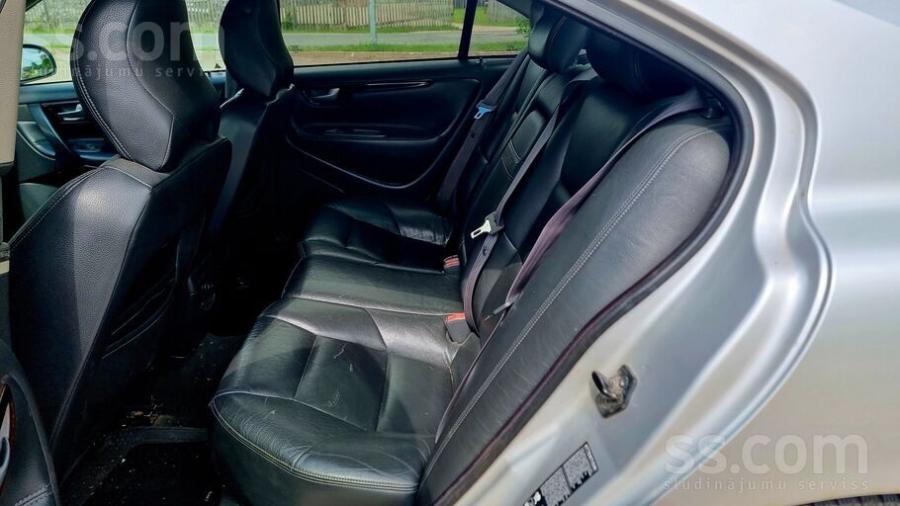 Grey Volvo S60 2001 in Cesis, with an engine capacity of 2.40 L and mileage of 412 thousand km for 1550 €, photo 12 on AUTOMOTO.COM.LV