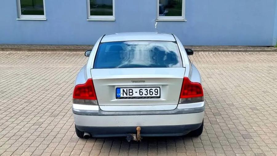 Grey Volvo S60 2001 in Cesis, with an engine capacity of 2.40 L and mileage of 412 thousand km for 1550 €, photo 7 on AUTOMOTO.COM.LV