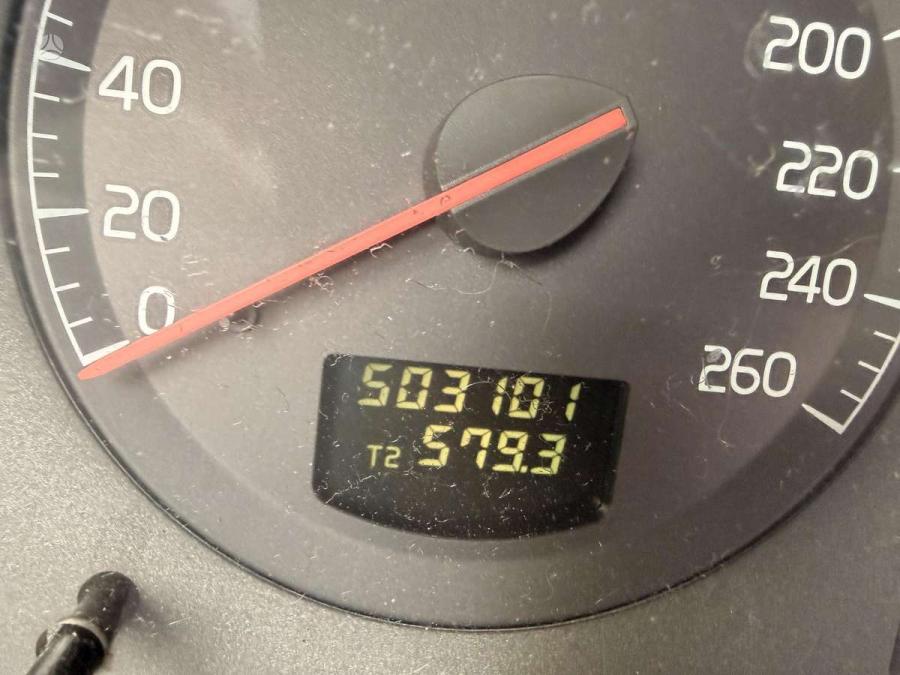 Grey Volvo S60 2001 in Vilnius, with an engine capacity of 2.40 L and mileage of 503 thousand km for 800 €, photo 10 on AUTOMOTO.COM.LV