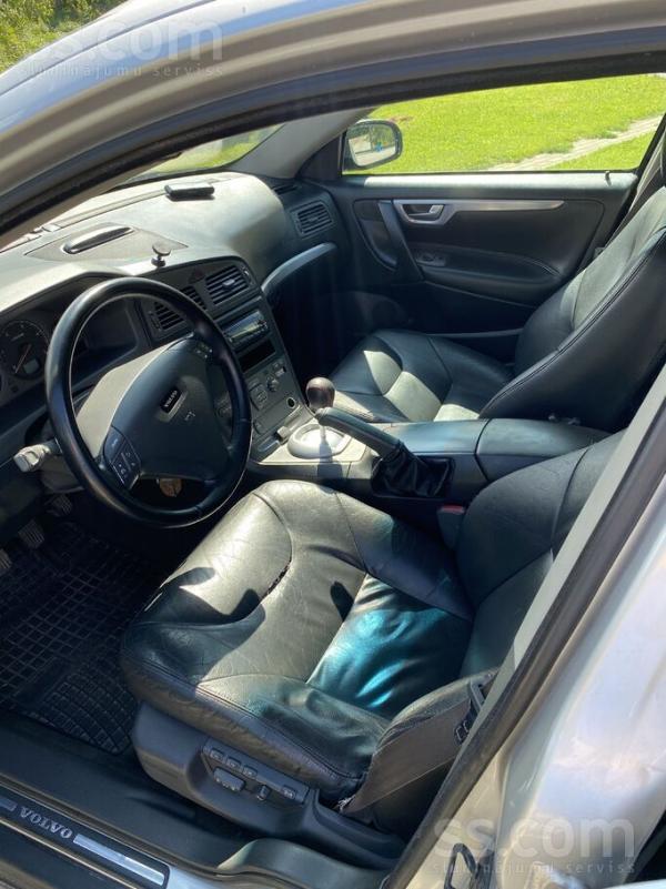Grey Volvo S60 2001 in Riga, with an engine capacity of 2.40 L and mileage of 416 thousand km for 1750 €, photo 5 on AUTOMOTO.COM.LV