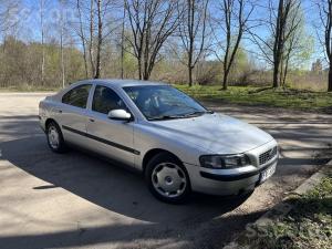 Grey Volvo S60 2001 in Riga, with an engine capacity of 2.40 L and mileage of 311 thousand km for 1600 €, photo 3 on AUTOMOTO.COM.LV