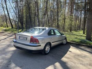 Grey Volvo S60 2001 in Riga, with an engine capacity of 2.40 L and mileage of 311 thousand km for 1600 €, photo 4 on AUTOMOTO.COM.LV