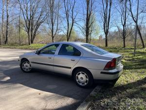 Grey Volvo S60 2001 in Riga, with an engine capacity of 2.40 L and mileage of 311 thousand km for 1600 €, photo 5 on AUTOMOTO.COM.LV