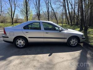 Grey Volvo S60 2001 in Riga, with an engine capacity of 2.40 L and mileage of 311 thousand km for 1600 €, photo 6 on AUTOMOTO.COM.LV