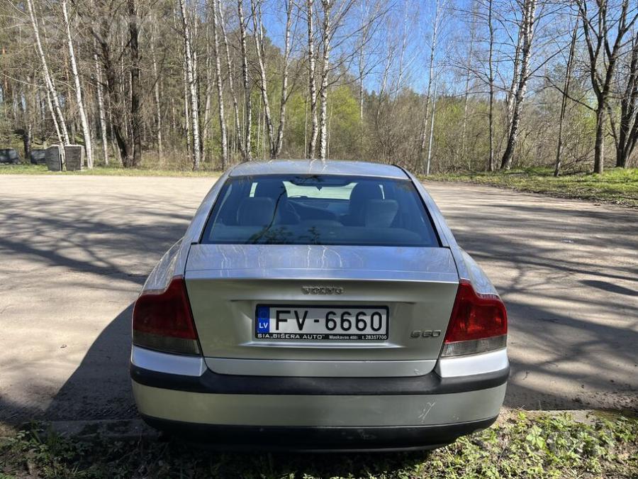 Grey Volvo S60 2001 in Riga, with an engine capacity of 2.40 L and mileage of 311 thousand km for 1600 €, photo 9 on AUTOMOTO.COM.LV