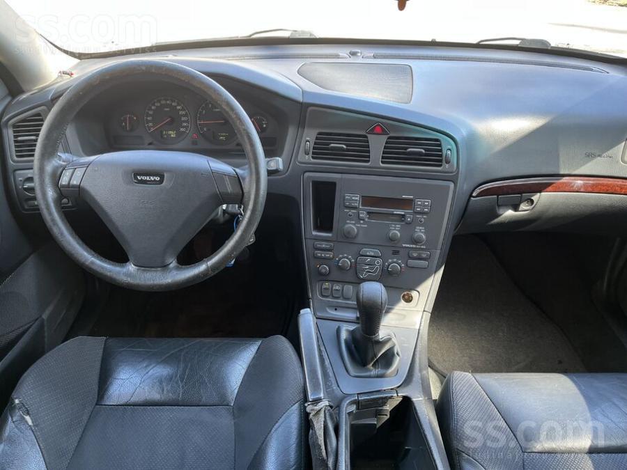 Grey Volvo S60 2001 in Riga, with an engine capacity of 2.40 L and mileage of 311 thousand km for 1600 €, photo 10 on AUTOMOTO.COM.LV