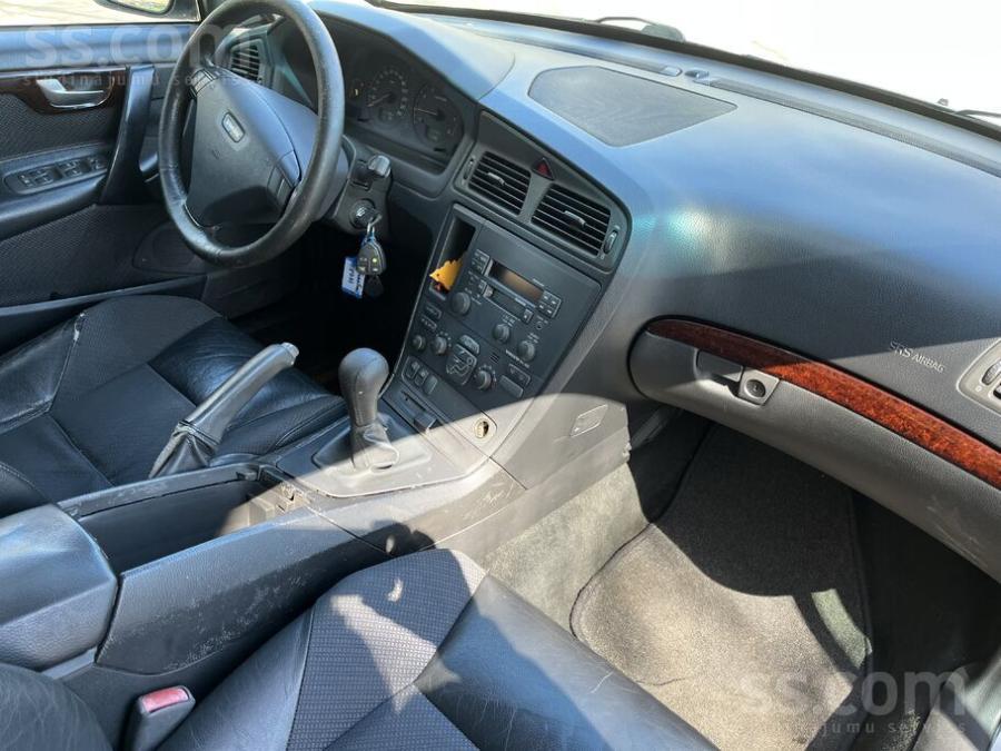 Grey Volvo S60 2001 in Riga, with an engine capacity of 2.40 L and mileage of 311 thousand km for 1600 €, photo 11 on AUTOMOTO.COM.LV