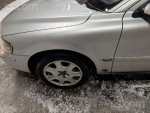 Grey Volvo S60 2001 in Riga, with an engine capacity of 2.40 L and mileage of 310 thousand km for 1000 €, photo 3 on AUTOMOTO.COM.LV