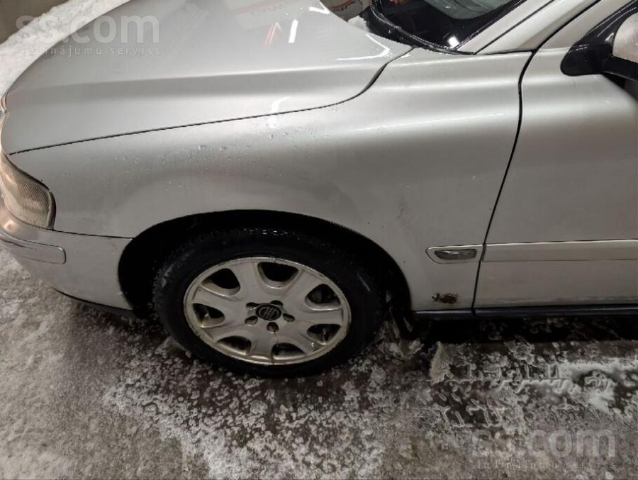 Grey Volvo S60 2001 in Riga, with an engine capacity of 2.40 L and mileage of 310 thousand km for 1000 €, photo 3 on AUTOMOTO.COM.LV