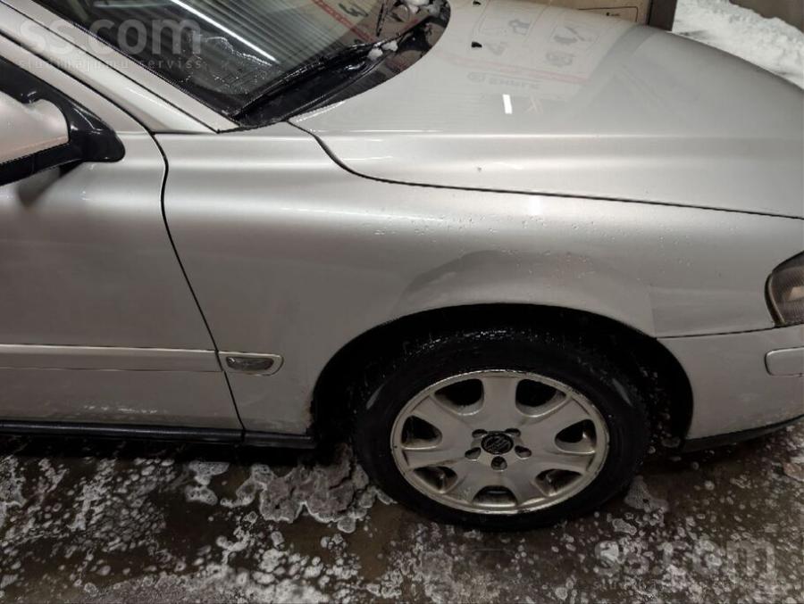 Grey Volvo S60 2001 in Riga, with an engine capacity of 2.40 L and mileage of 310 thousand km for 1000 €, photo 5 on AUTOMOTO.COM.LV