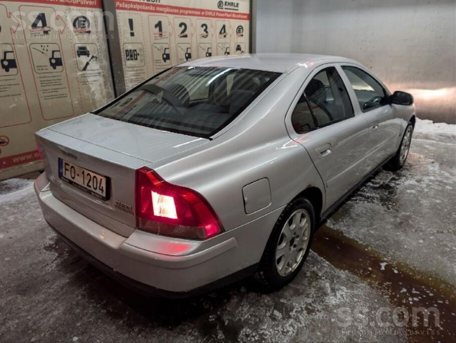Grey Volvo S60 2001 in Riga, with an engine capacity of 2.40 L and mileage of 310 thousand km for 1000 €, photo 6 on AUTOMOTO.COM.LV