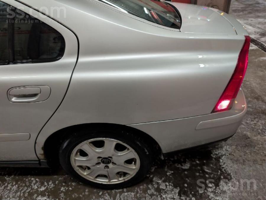 Grey Volvo S60 2001 in Riga, with an engine capacity of 2.40 L and mileage of 310 thousand km for 1000 €, photo 7 on AUTOMOTO.COM.LV