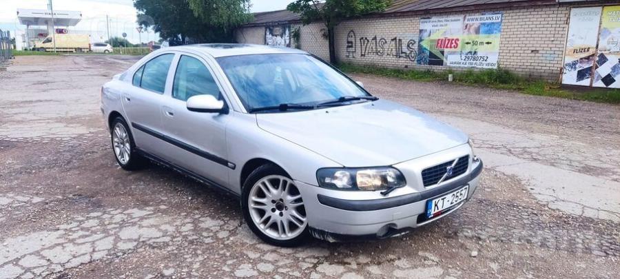 Pelēks Volvo S60 2001 Rēzekne, ar dzinēja tilpumu 2.40 L un nobraukumu 250 tūkst. km par 1600 €, foto 3 vietnē AUTOMOTO.COM.LV
