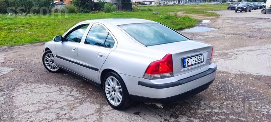 Pelēks Volvo S60 2001 Rēzekne, ar dzinēja tilpumu 2.40 L un nobraukumu 250 tūkst. km par 1600 €, foto 6 vietnē AUTOMOTO.COM.LV