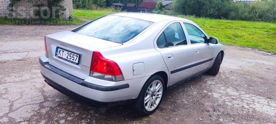 Pelēks Volvo S60 2001 Rēzekne, ar dzinēja tilpumu 2.40 L un nobraukumu 250 tūkst. km par 1600 €, foto 7 vietnē AUTOMOTO.COM.LV